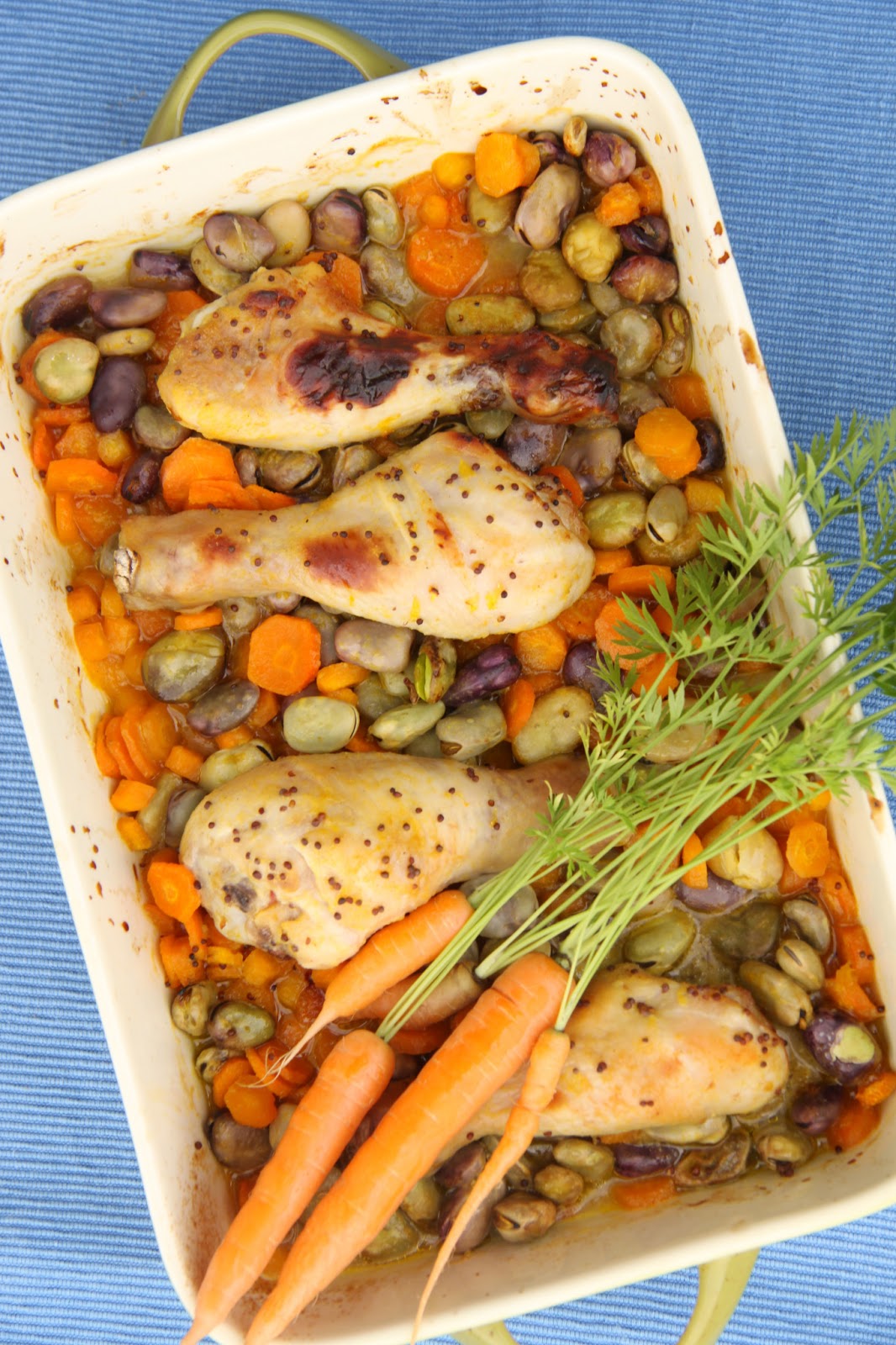 Kana poolkoivad sinepi- mee kastme ja ahjuköögiviljadega