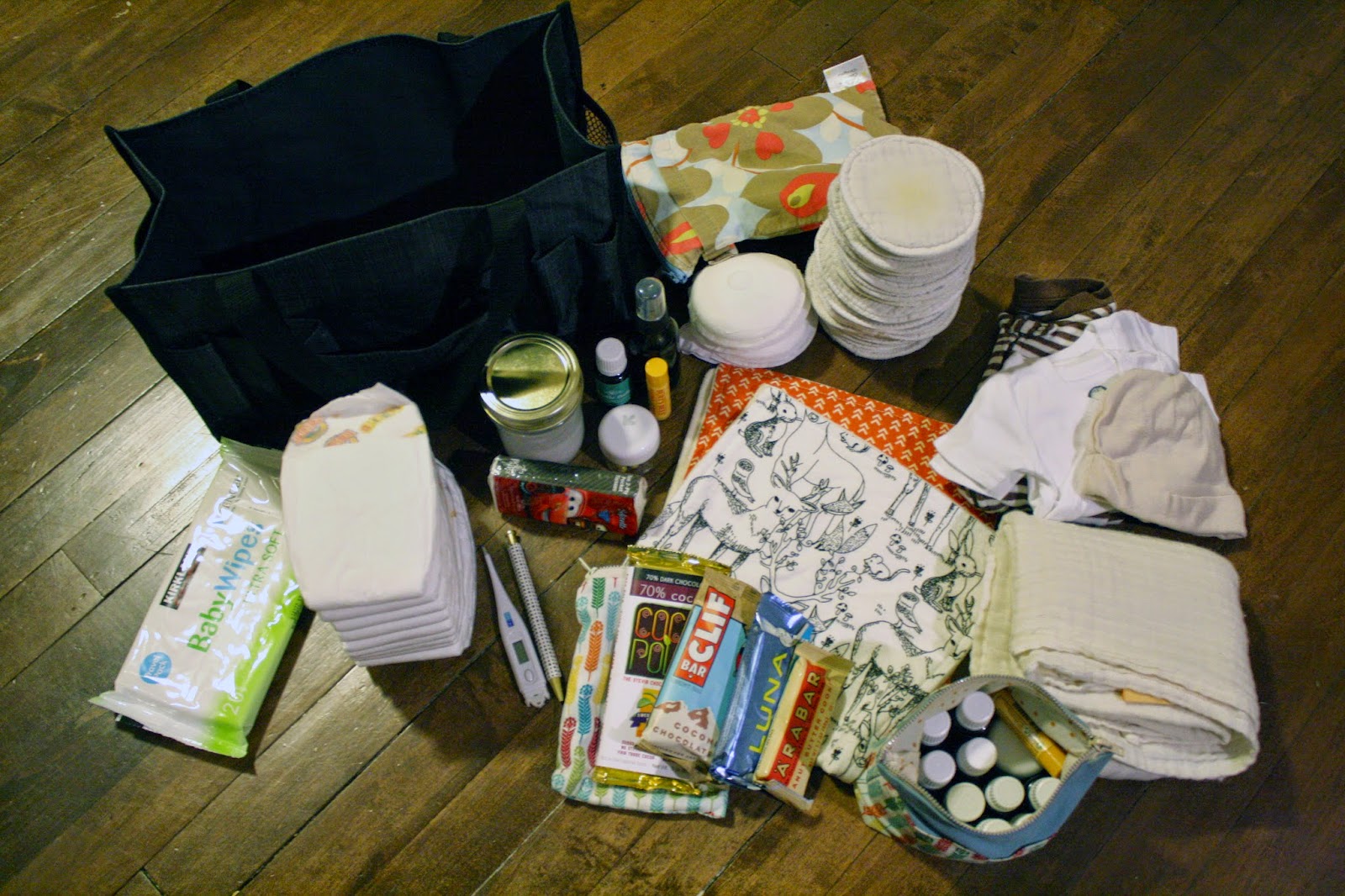 mrs. ashley renee: What's in my Postpartum/Breastfeeding Bag?