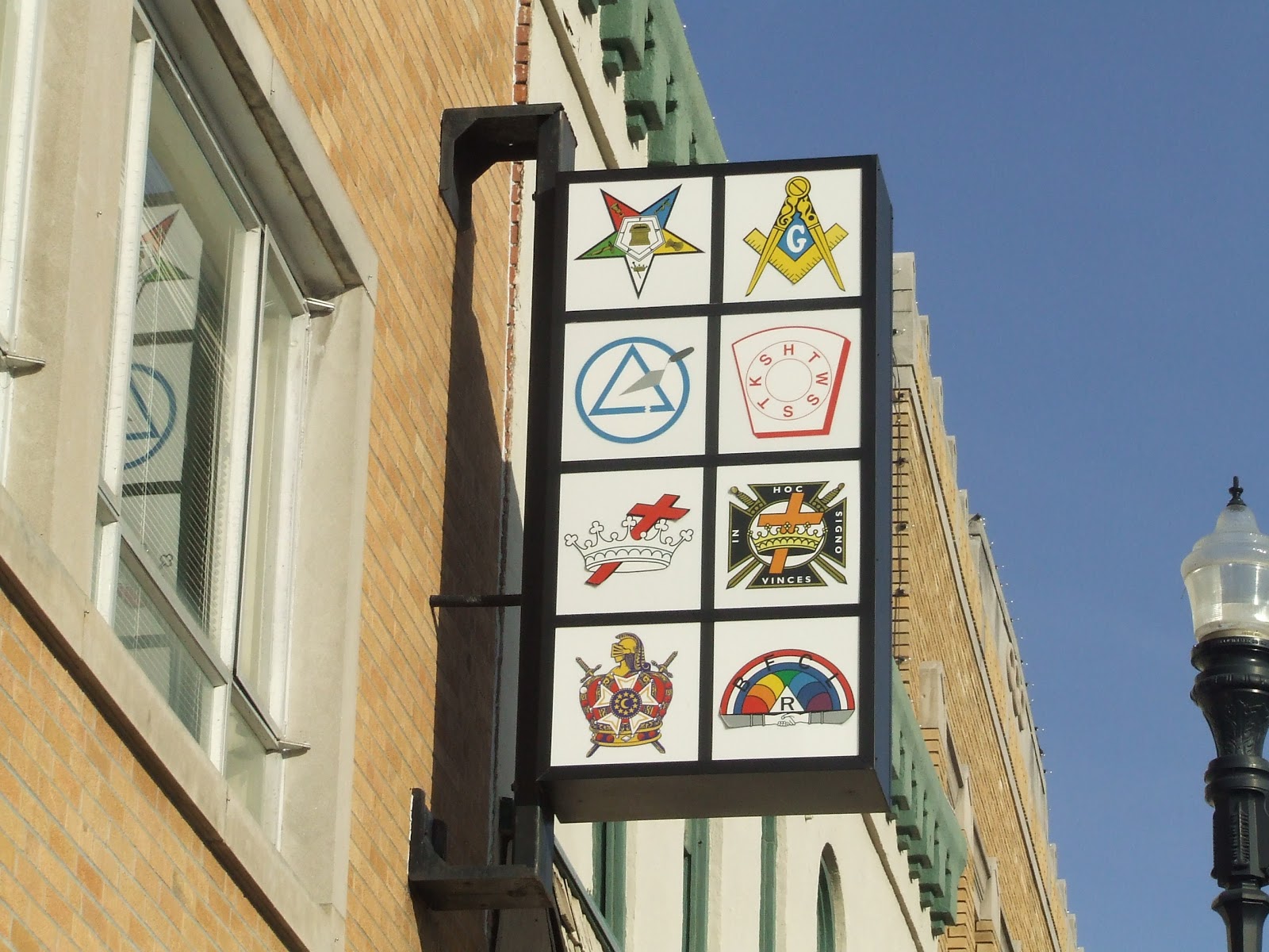 The Midnight Freemasons: A Tale Of Two Signs