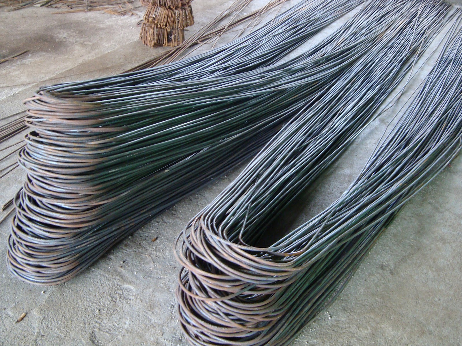 INDAH KEMILAU: BESI DAN RANGKAIAN