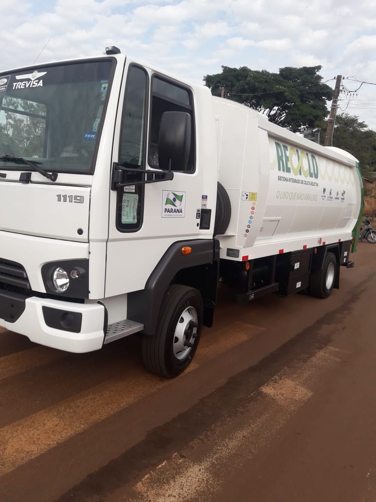 PREFEITO ERIC KONDO ENTREGA CAMINHÃO(R$ 266 MIL REAIS) PARA O POVO DE ...