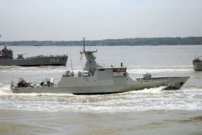 DEFENSE STUDIES: KCR-60, Kapal Cepat Rudal Produksi Dalam Negeri