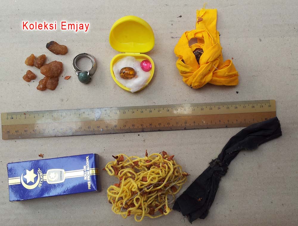 Laman Emjay: Pelupusan tangkal azimat dan senjata puaka terkini.