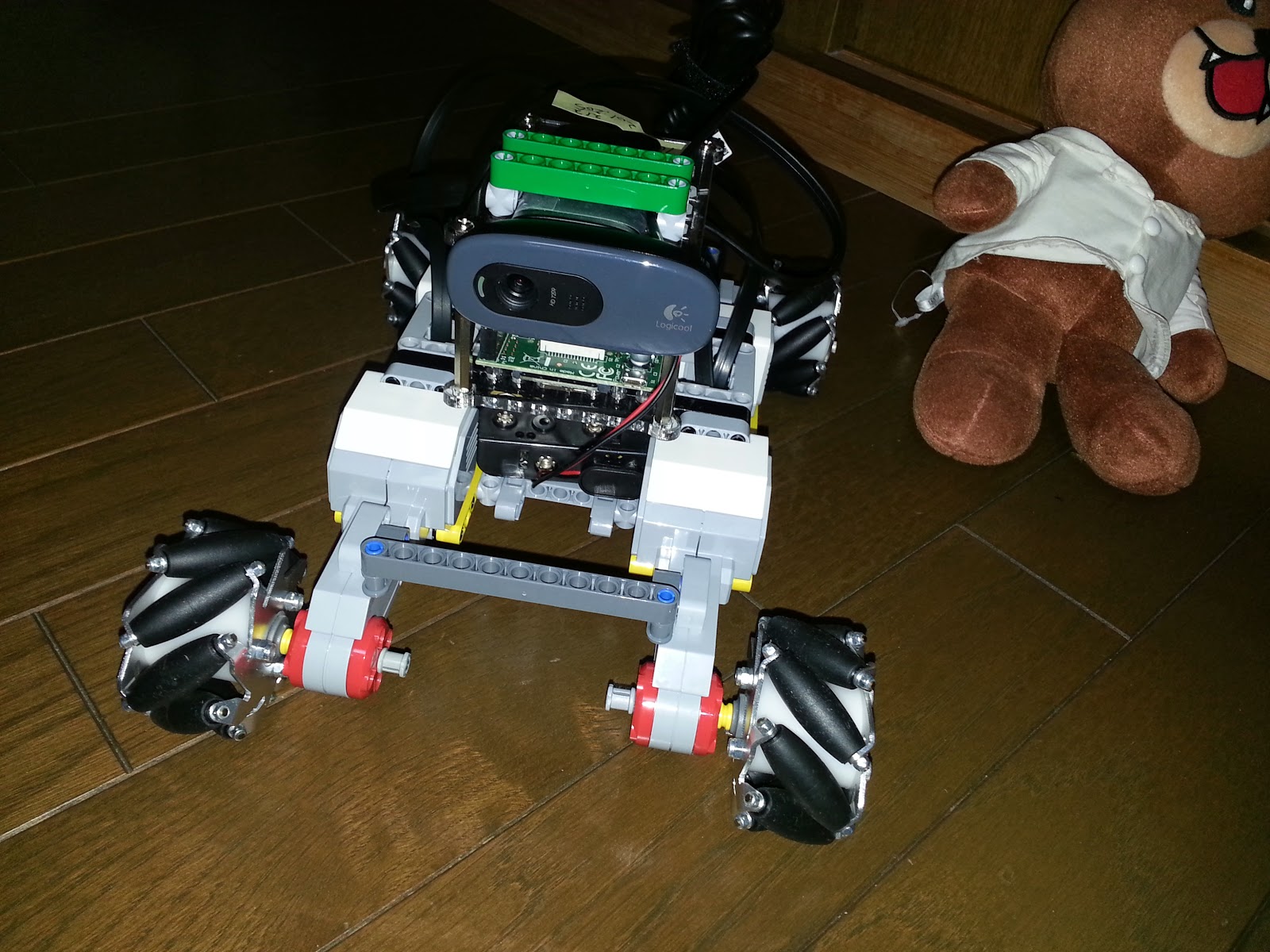 工作と小物のがらくた部屋: メカナムホイール+BrickPi でLEGO全方向移動ロボット