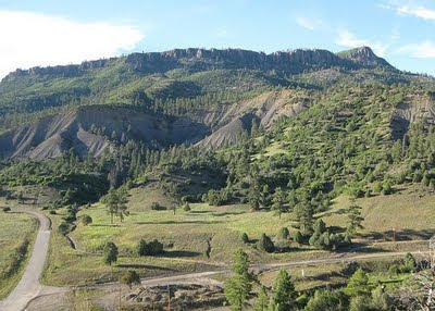 Tantettaus: A Base de Dulce: Thomas Edwin Castello