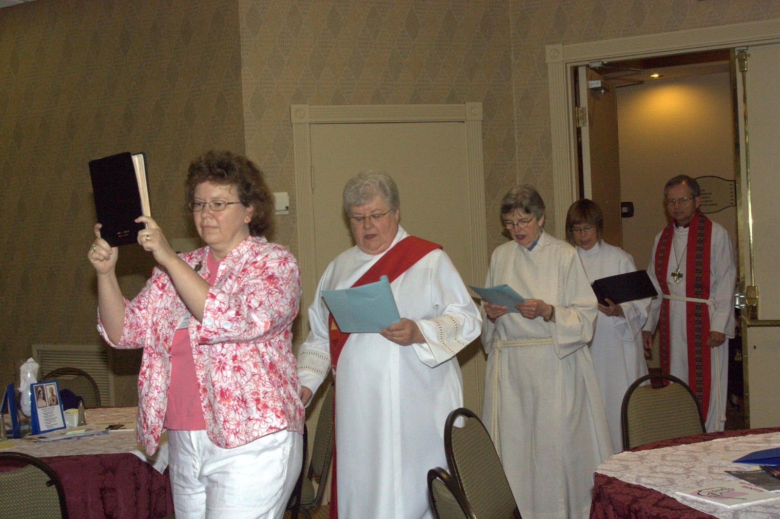 TradCatKnight: NOVUS ORDO: New Bishop Wants Female Deacons And Married ...