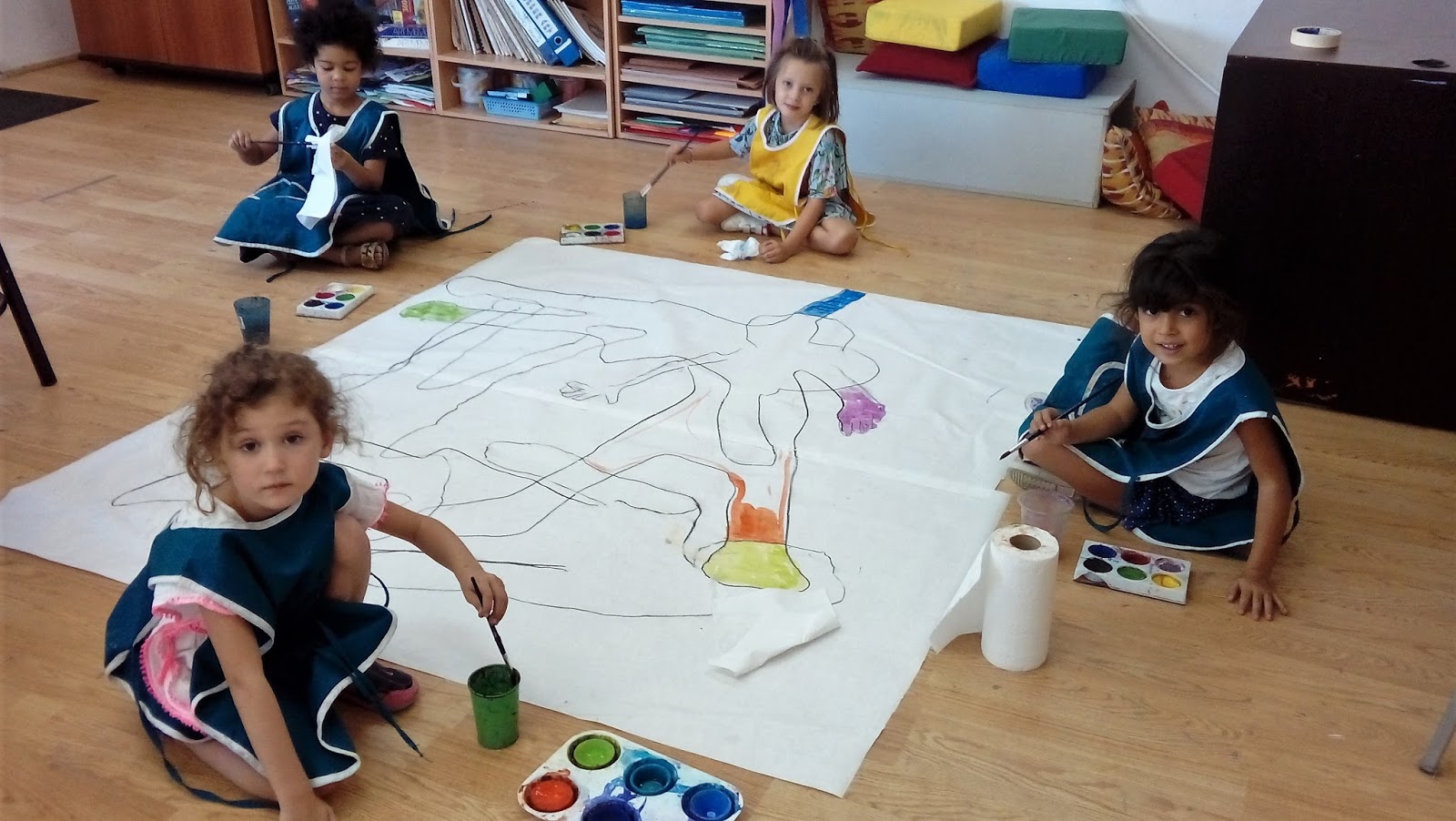 Ms Kristina's Art Class: Team Work!