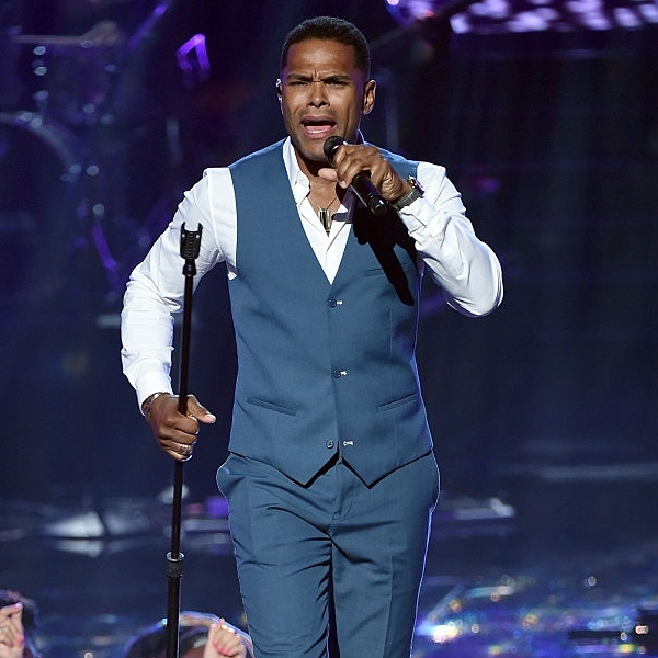 Maxwell tributes Prince #BETAwards - Toya'z World