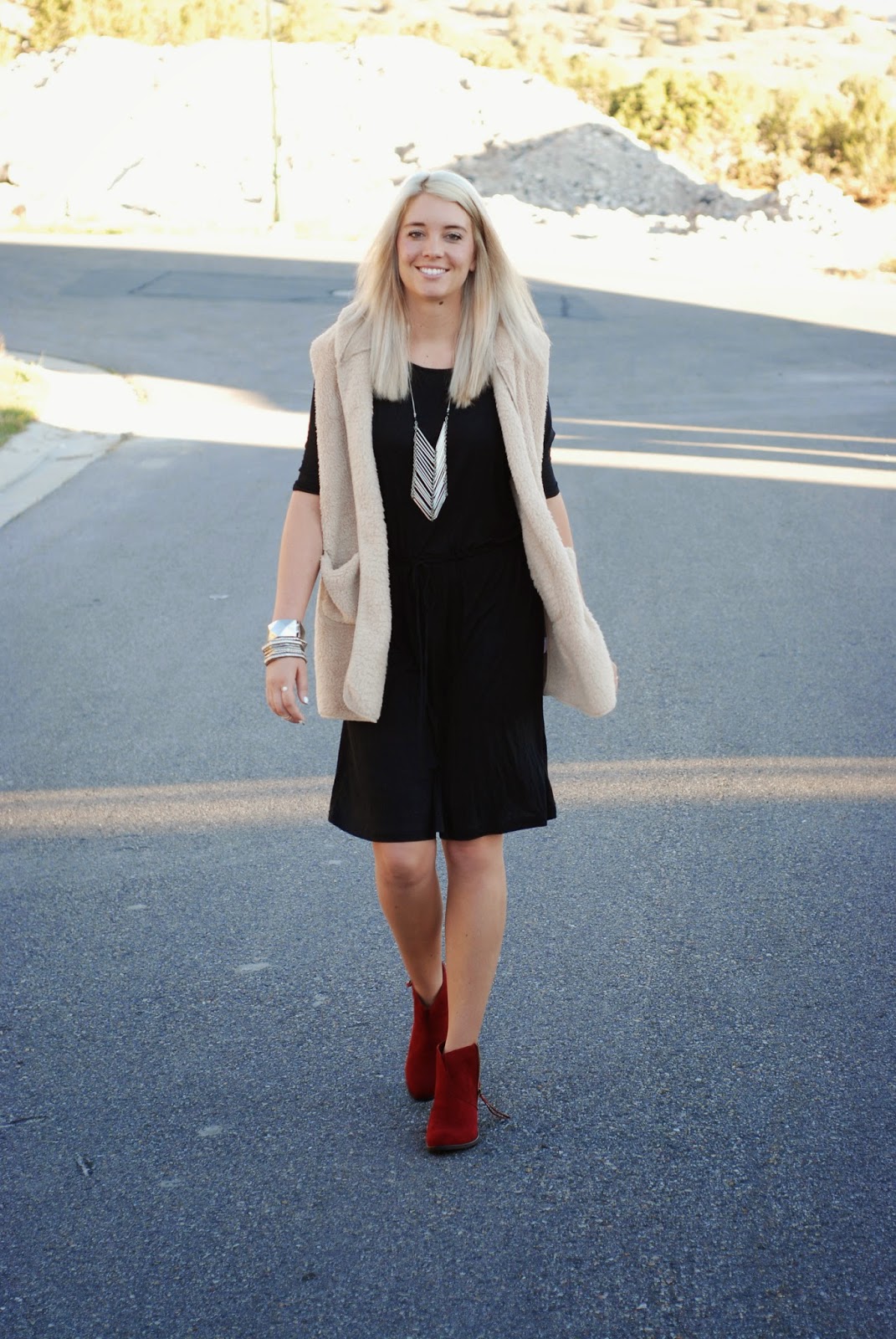 SIMPLE FALL OUTFIT FEATURING LUCY & LYLA | The Red Closet Diary