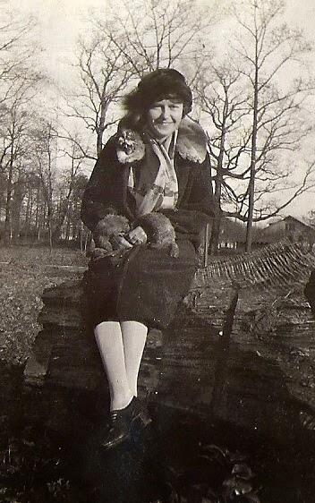 Moments in Time, A Genealogy Blog: Friday's Photo: Myrtle Davis of ...