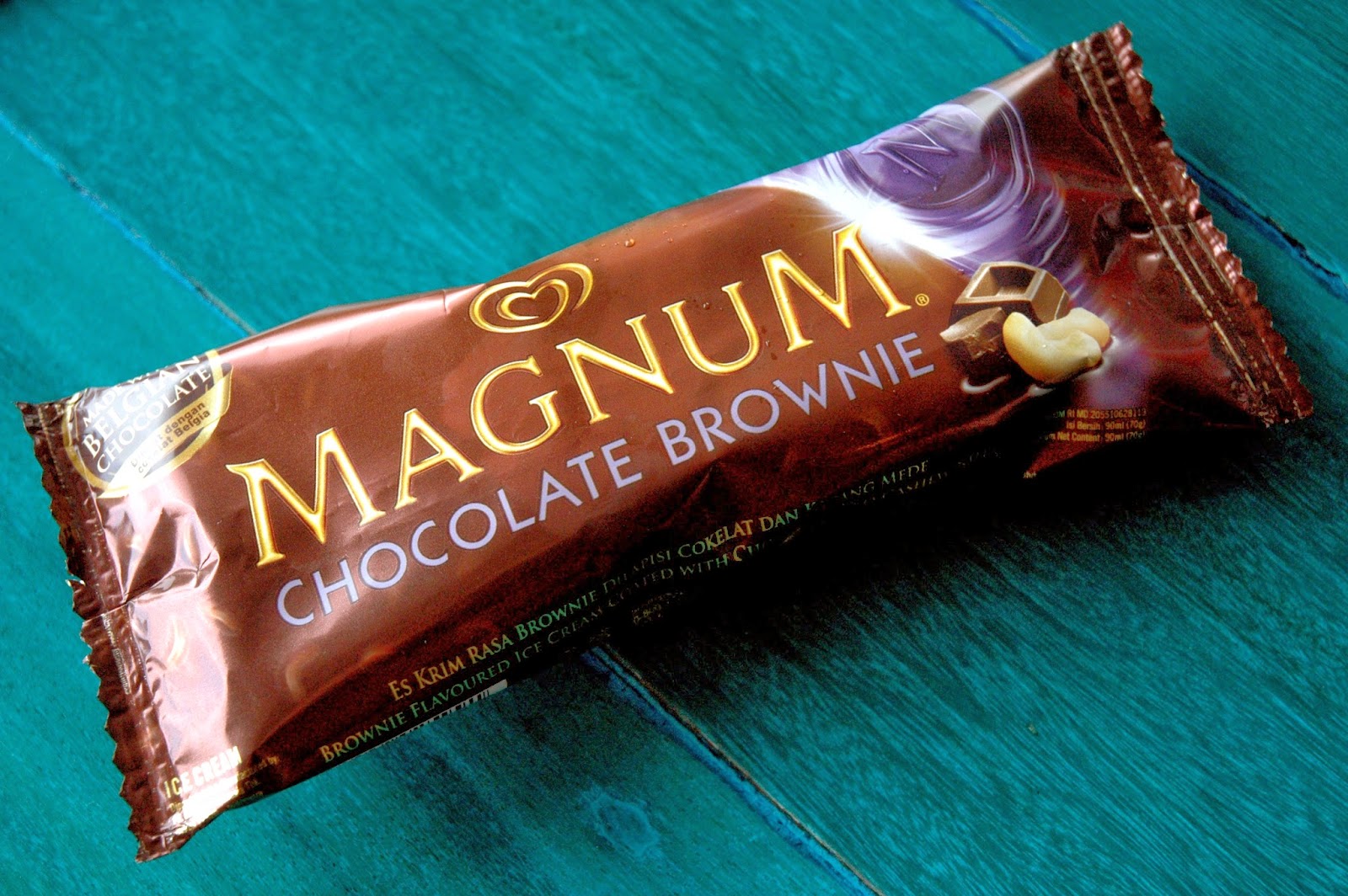 DUDE FOR FOOD: Quick Bites: Magnum Chocolate Brownie