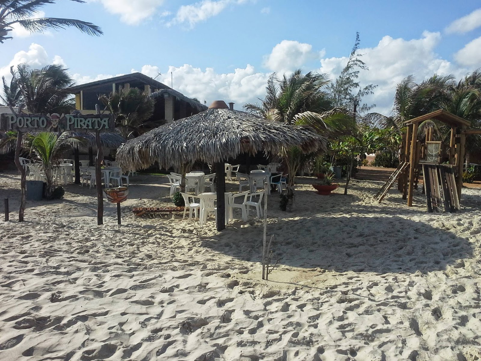 Mochileiros e Campistas: Barraca de praia Porto Pirata no Pecém