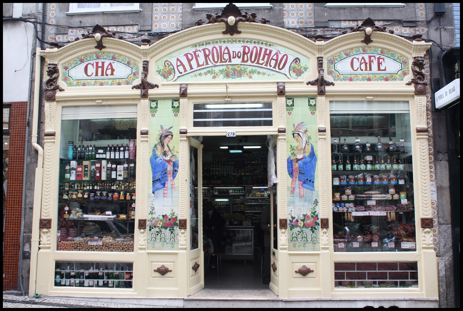 A fachada da mercearia