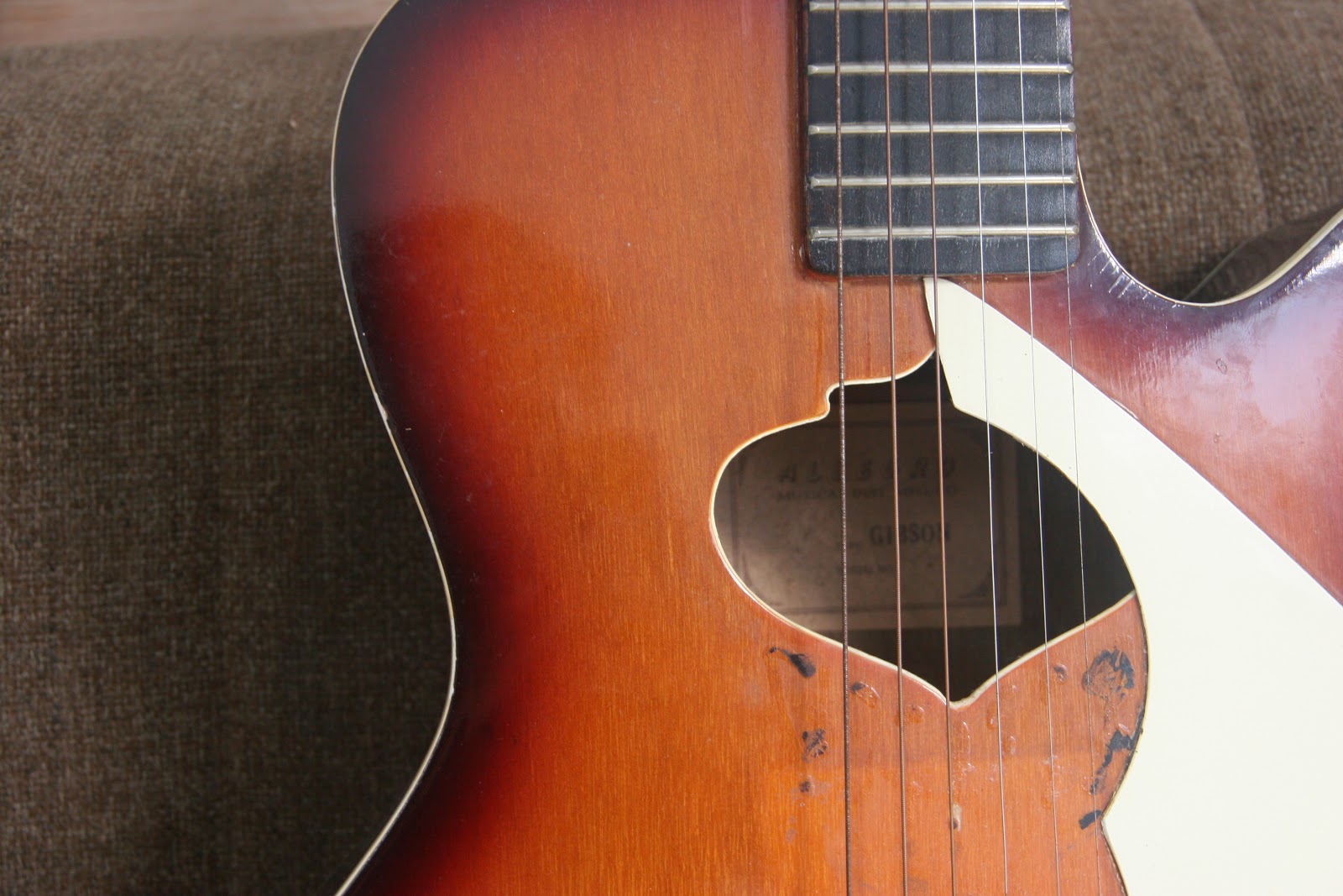 Zeyad Petualang Sejarah: GITAR ALLEGRO HOLLOW BODY