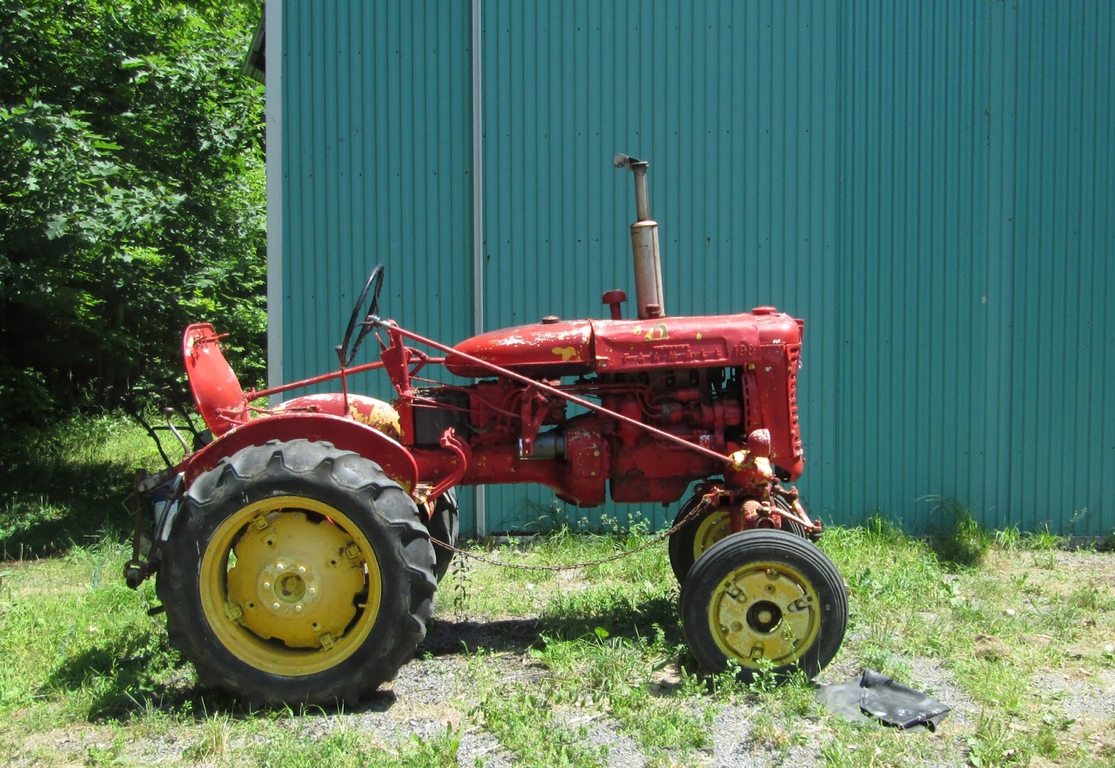 skeetmotis: McCormick Farmall 100 tractor