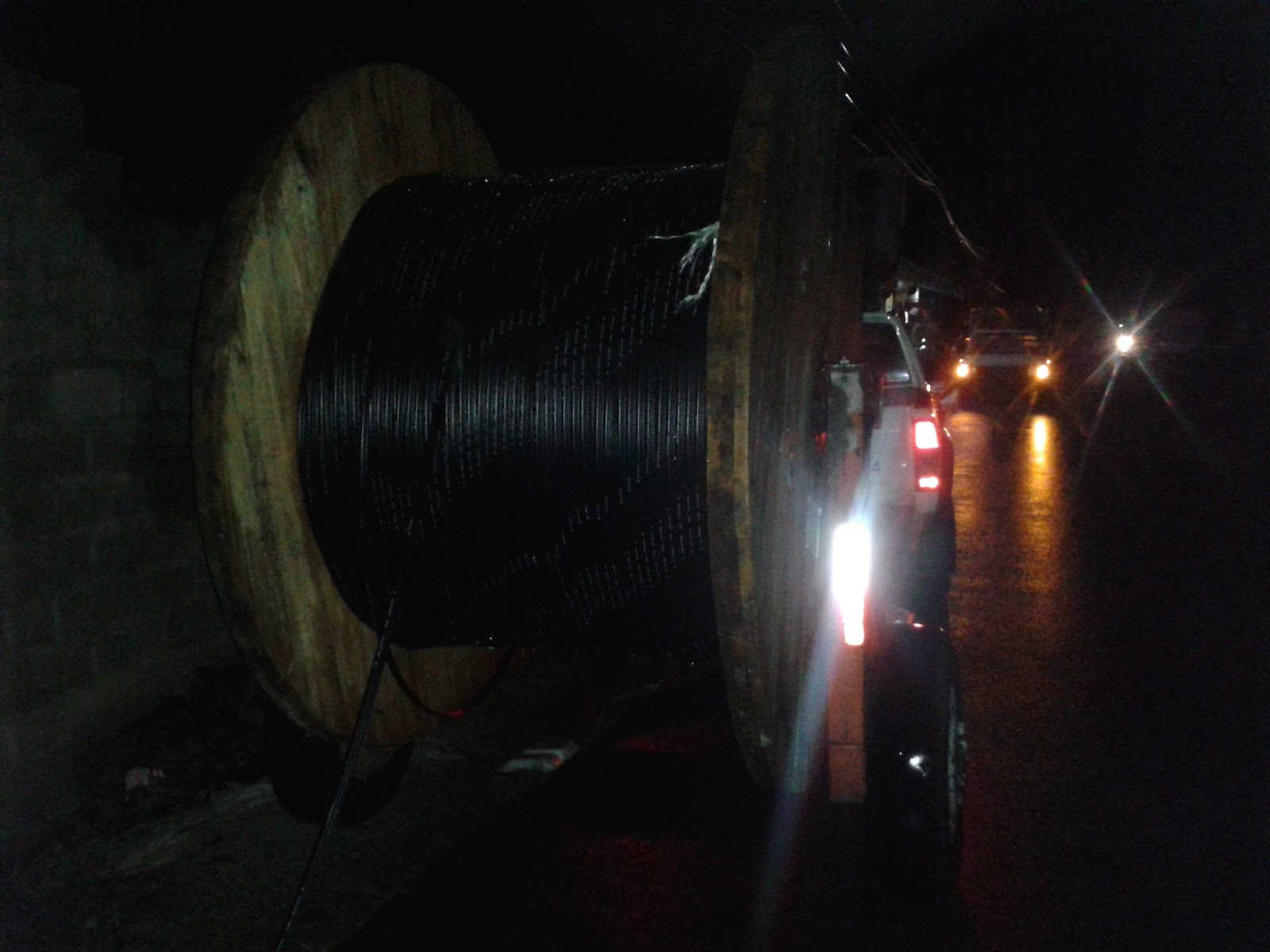 Compañías Viva y Aster instalan telecable en Villa La Mata sin permiso ...