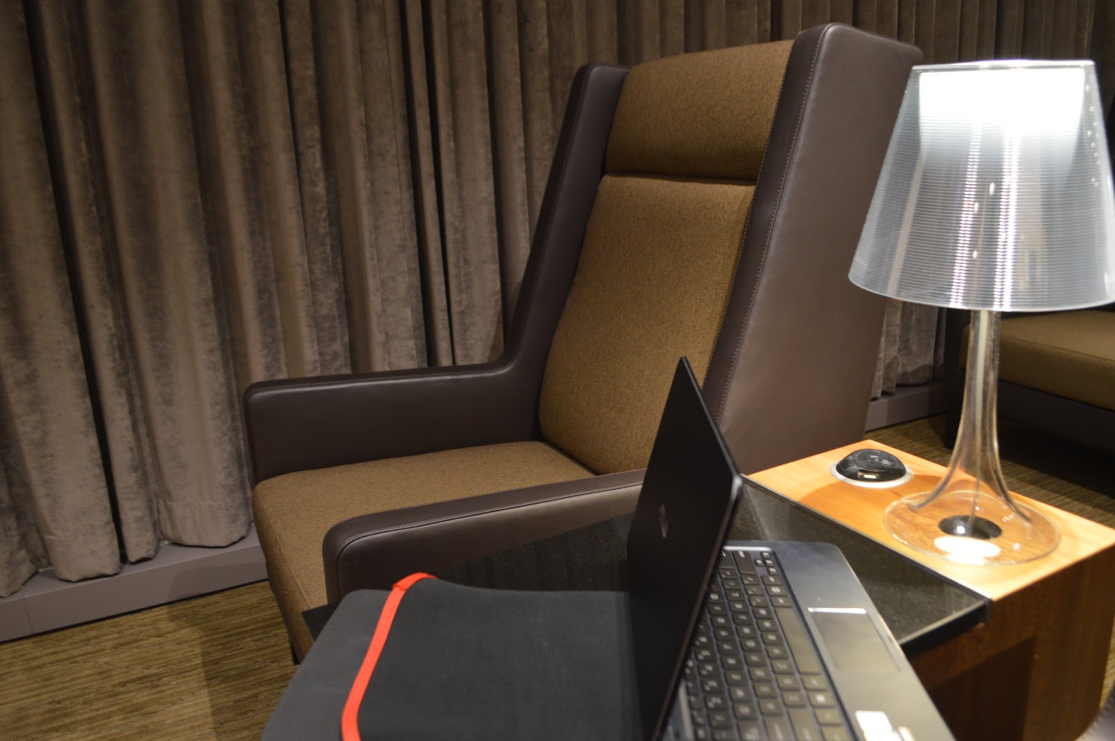 Singapore Airlines First Class on the Boeing 777-300 : SQ238 Melbourne ...