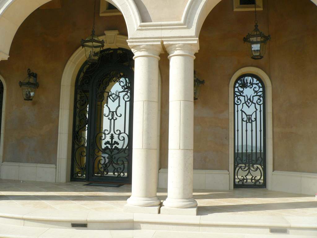The Elegant Façade : Columns