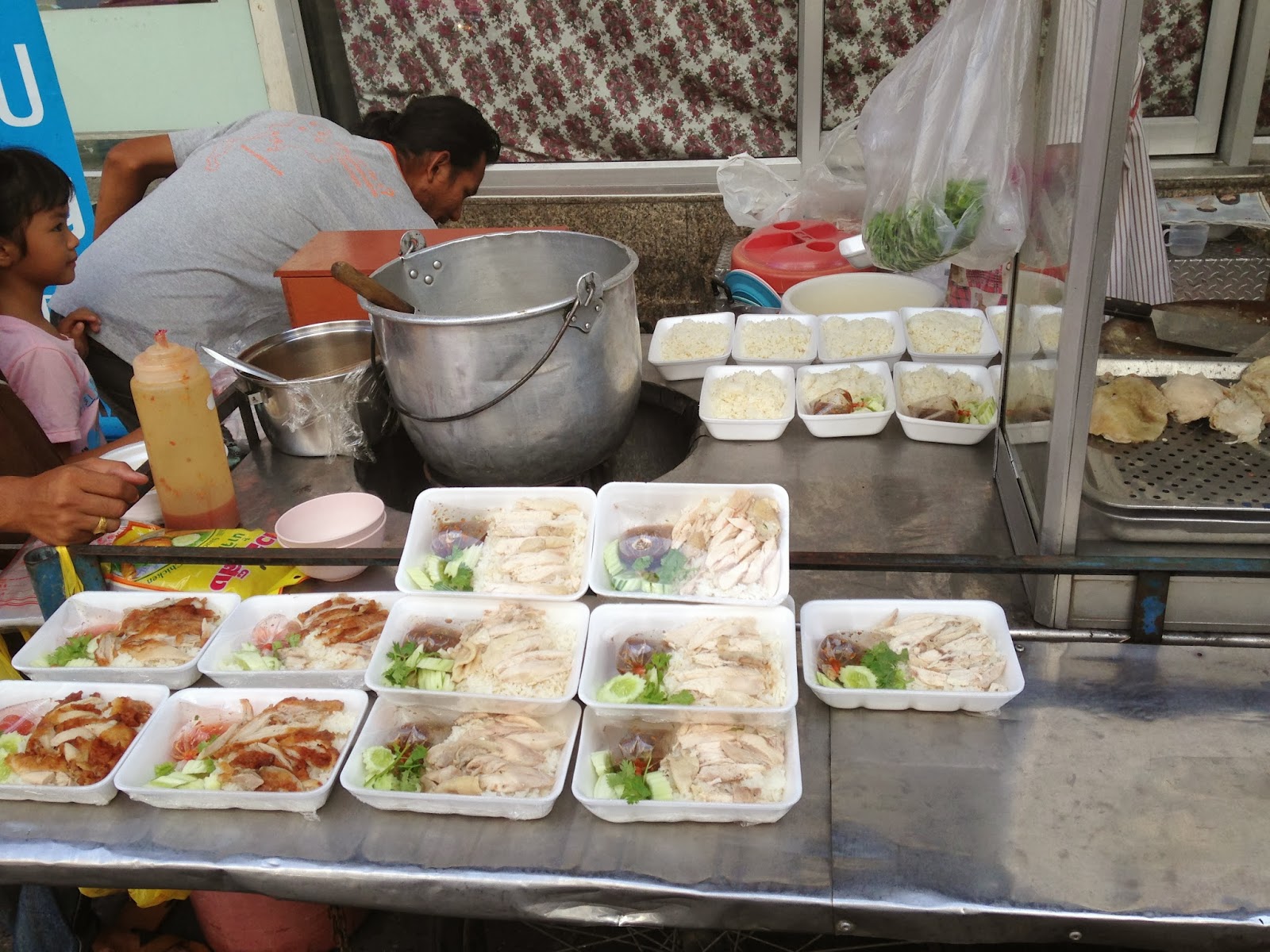 FoodieFC: Street Food: Porridge and Chicken Rice near Baiyoke Sky Hotel ...