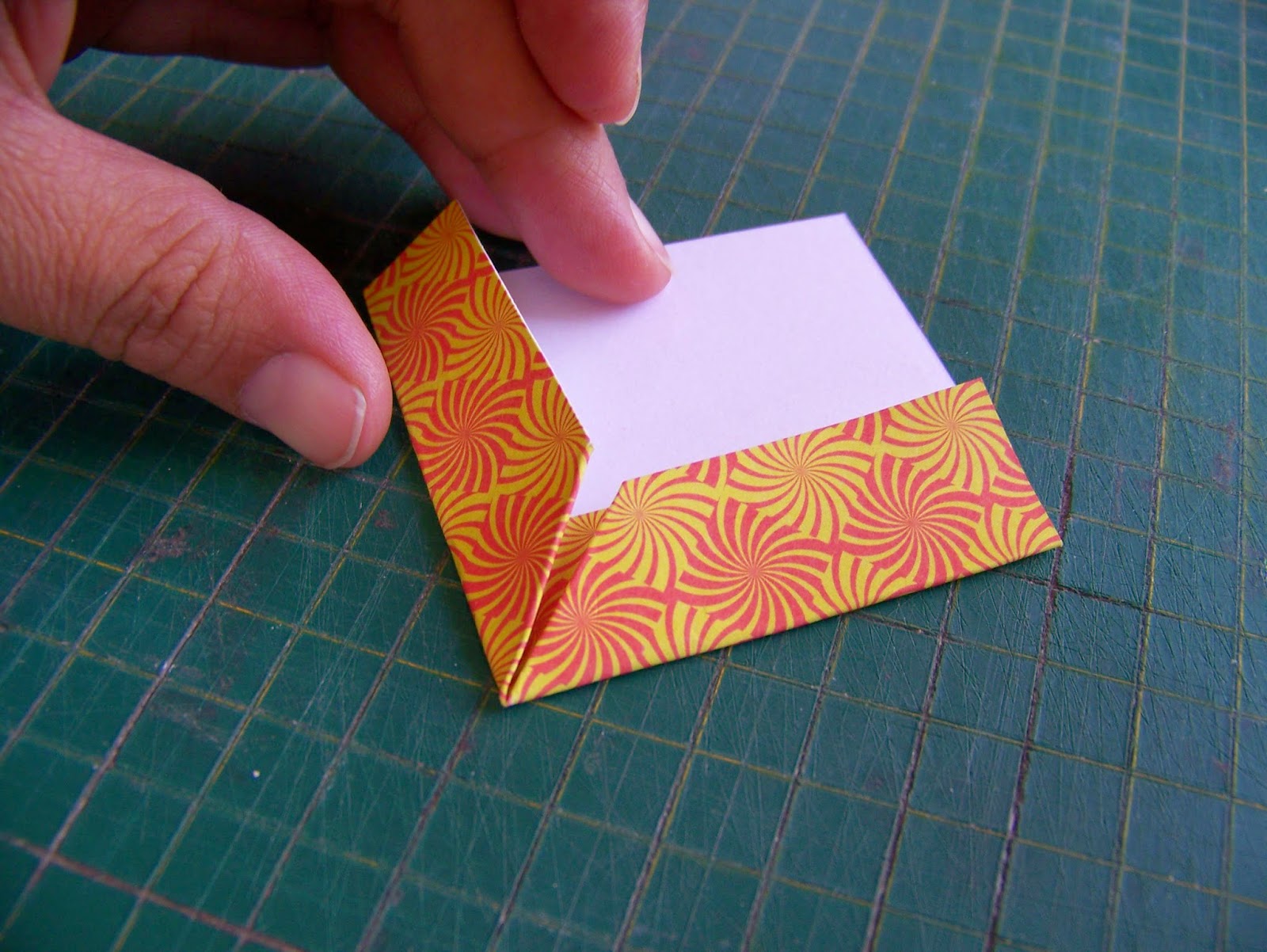 A Pretty Talent Blog: How to fold a neat corner