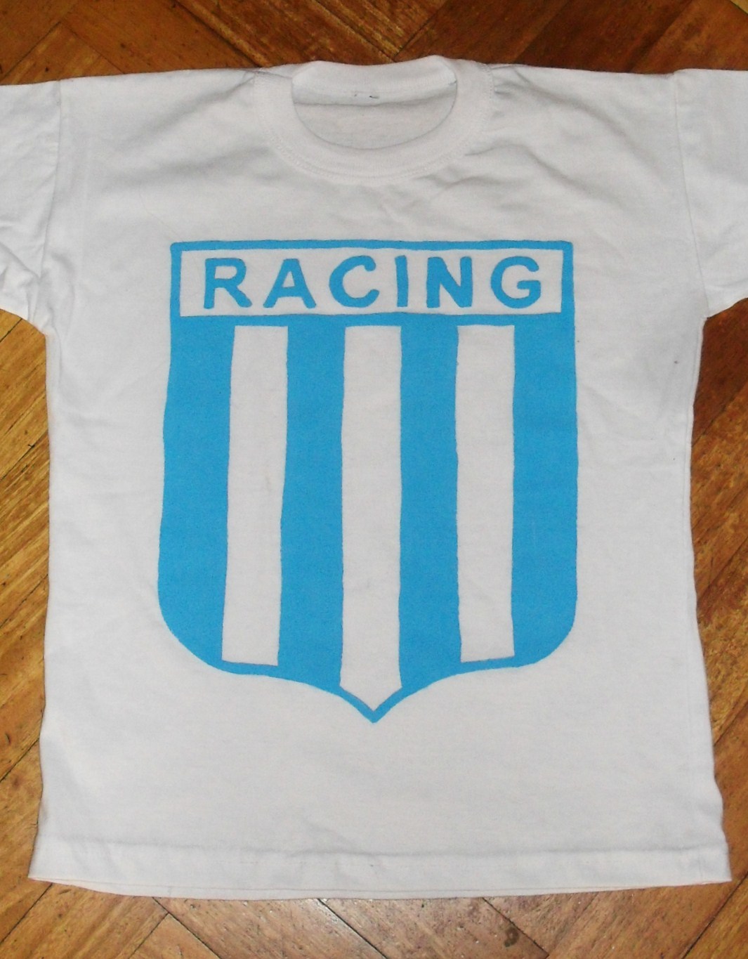 Luli Morucci: Remera de Racing