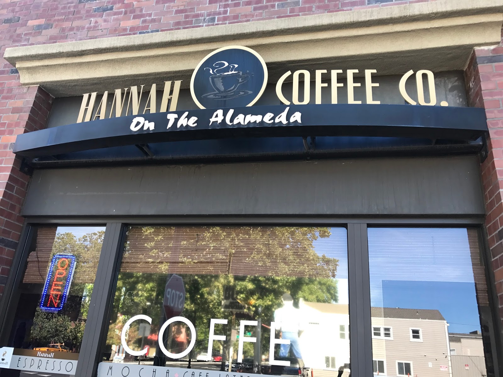 The Pastry Chef's Baking: Bakery Review: Hannah's Cafe