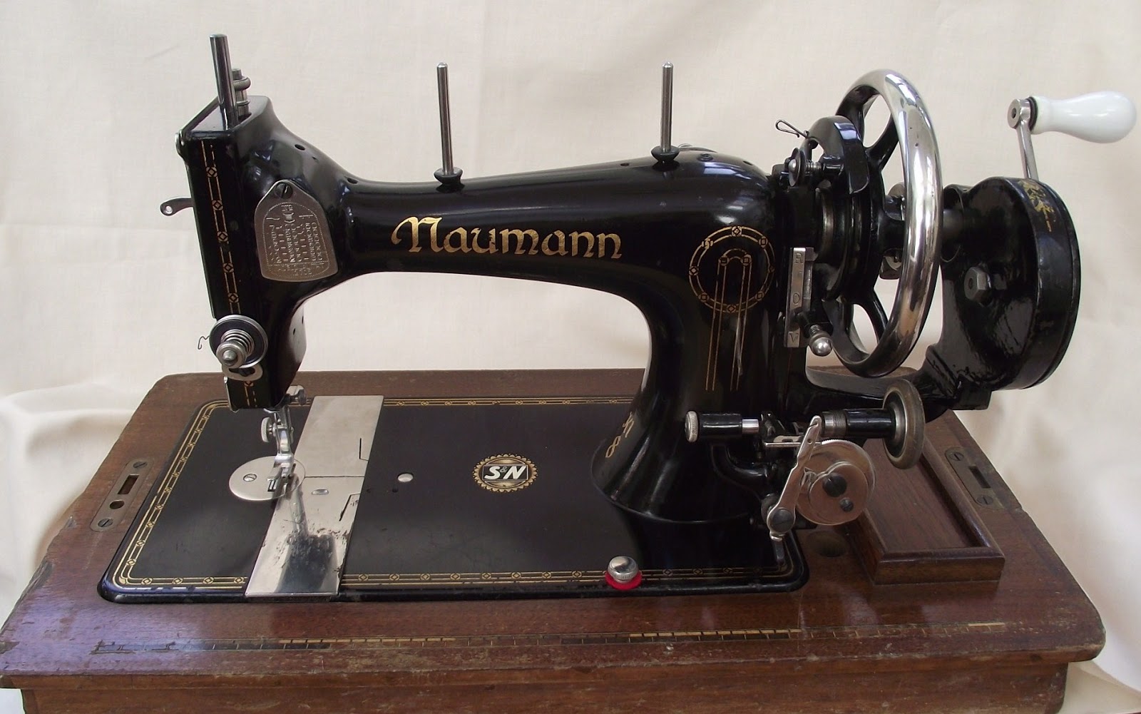 Has anyone heard of Australian vintage sewing machine brand Rowley? If ...