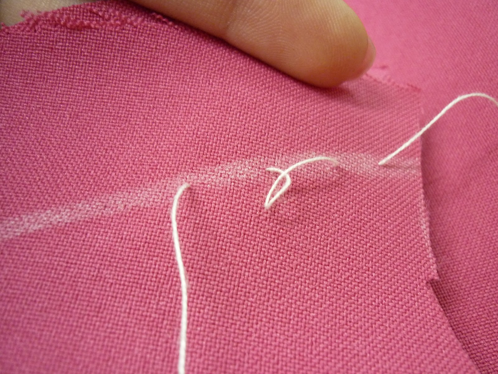 Costureo de andar por casa: Pasar hilos flojos