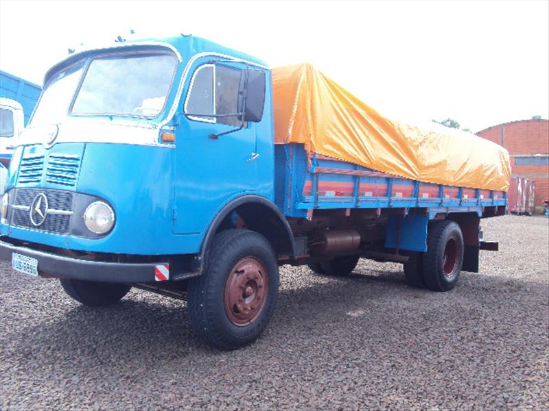 MERCEDES-BENZ LP: A ESTRELA RAIADA