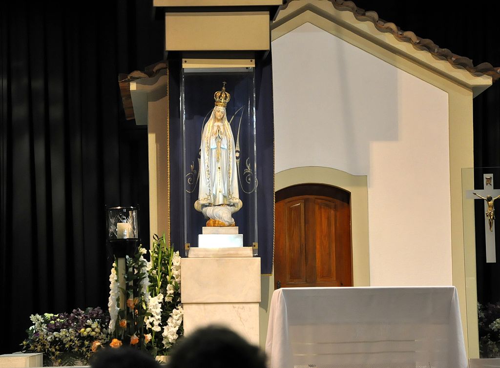 Catholic Pilgrims at Fatima: Chapel of the Apparitions - Fatima Catholic Pilgrims at Fatima: Chapel of the Apparitions - Fatima
