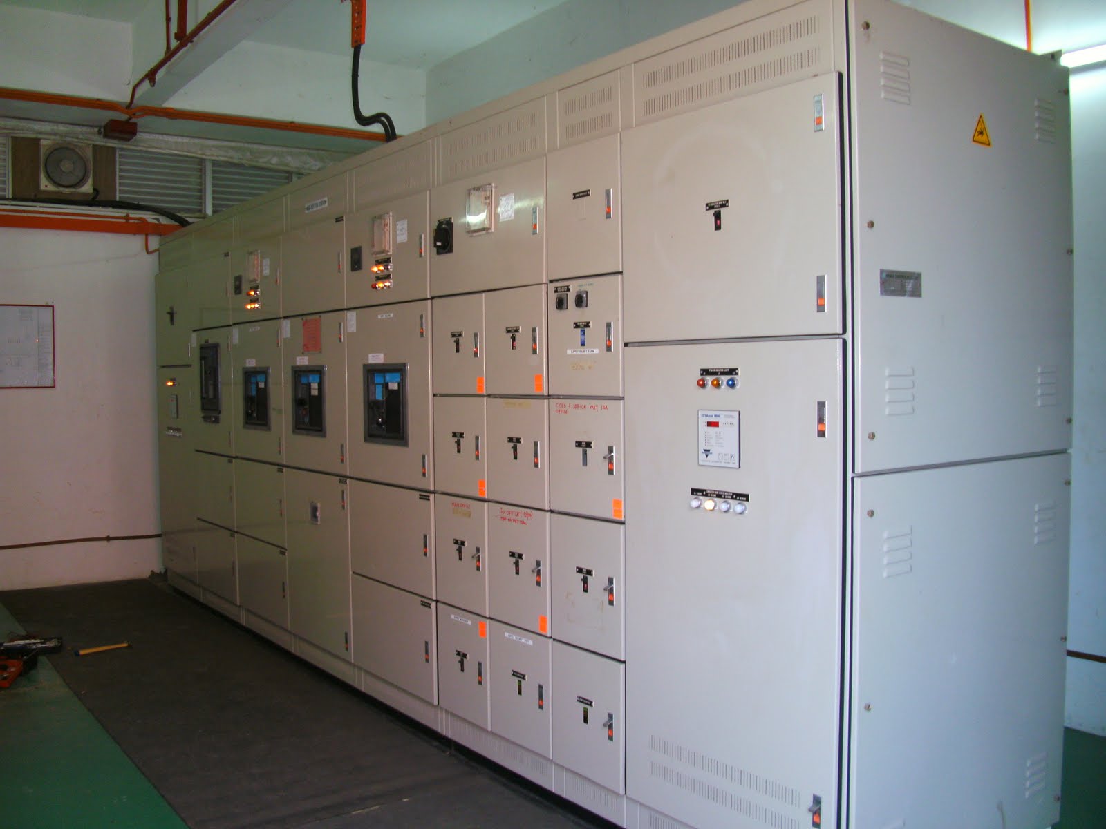 yg,,berlalu,,,: PAPAN SUIS UTAMA