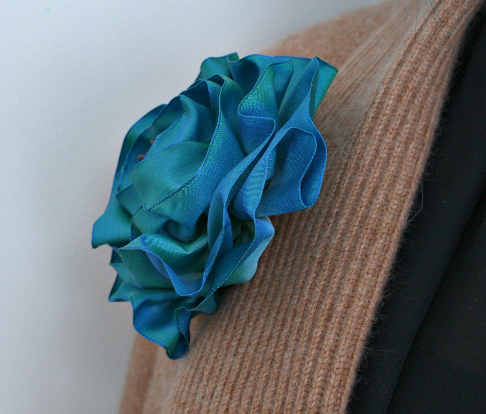 Sculptural DIY Ribbon Rose Brooch | Dans le Lakehouse