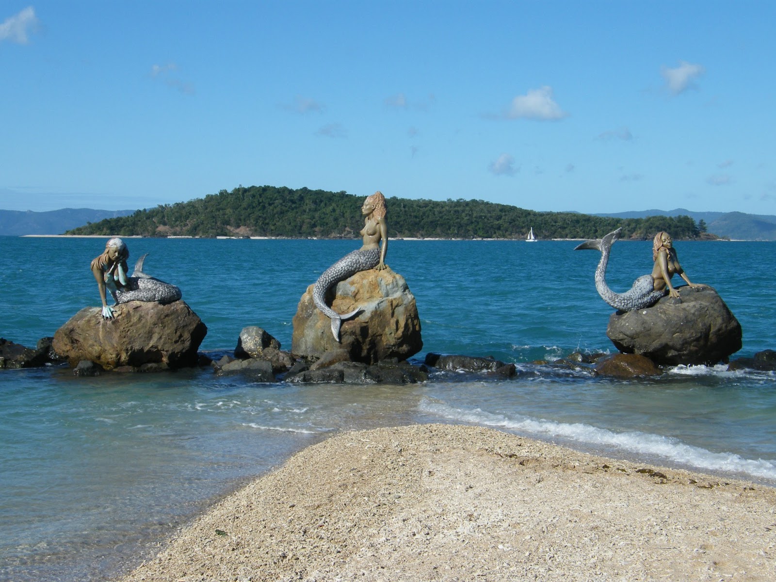 BJ and Noelle Travel Oz : Airlie Beach - Funny Dunny (Wunjunga ...