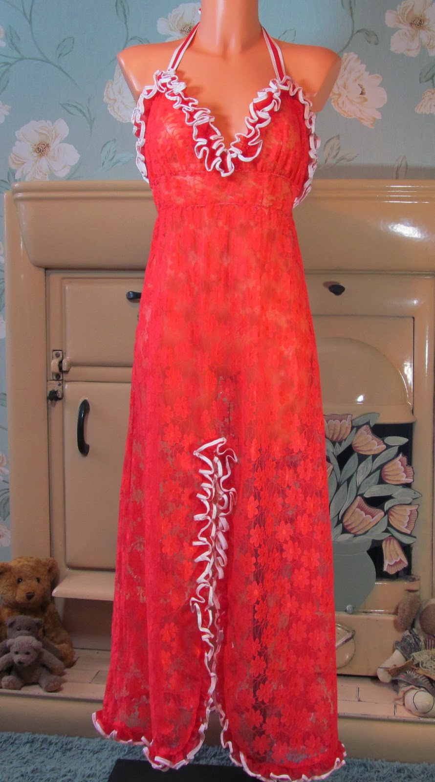 VINTAGE RED LACE WHITE FRILLY FLAMENCO TIE HALTER NECK NIGHTIE GOWN M ...