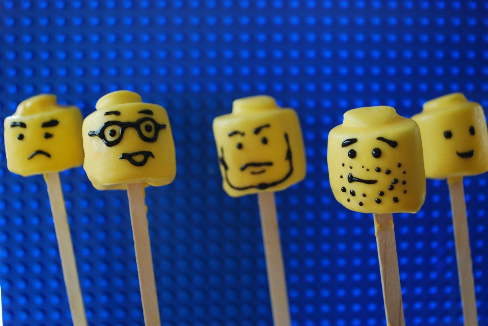 craftyc0rn3r: Lego Pops