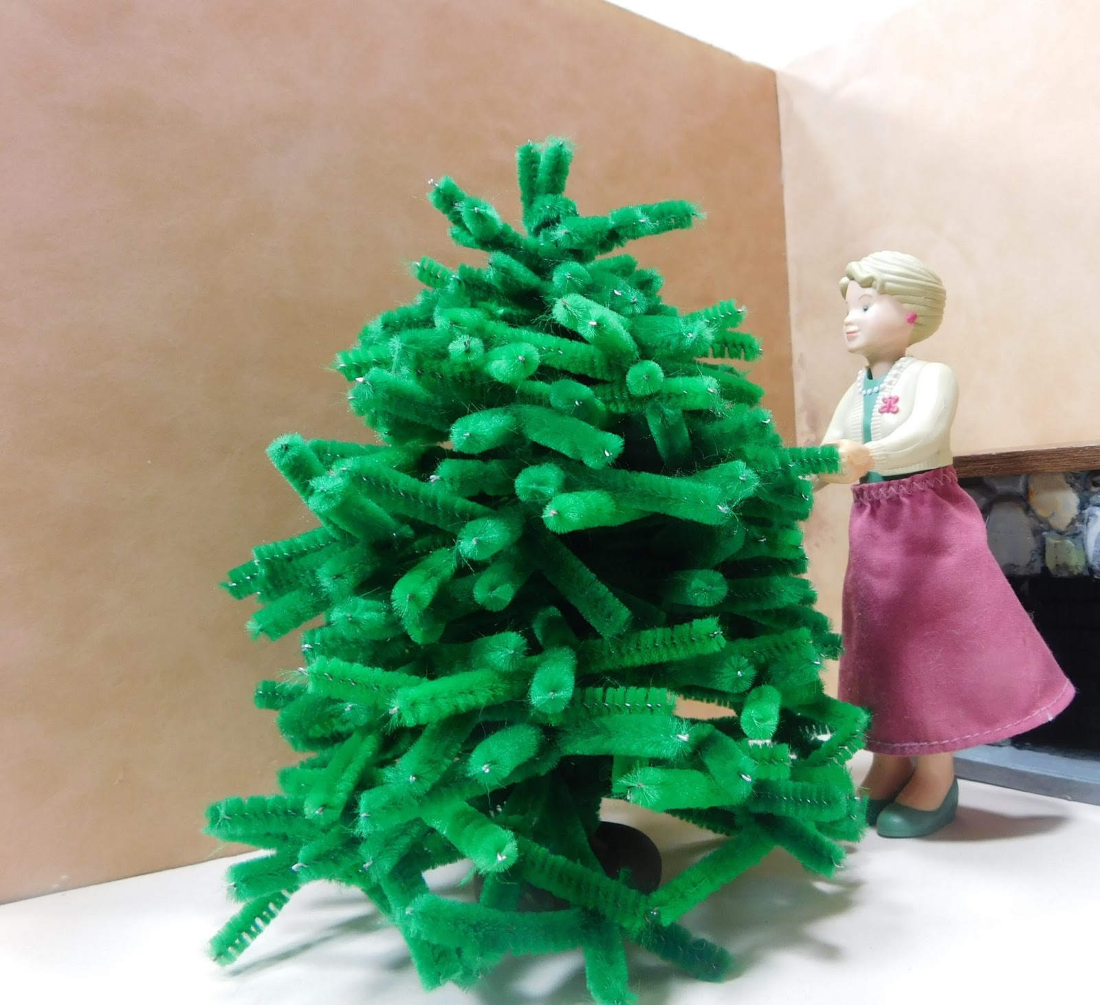 Joanne's Minis: Dollhouse Miniature Christmas Tree