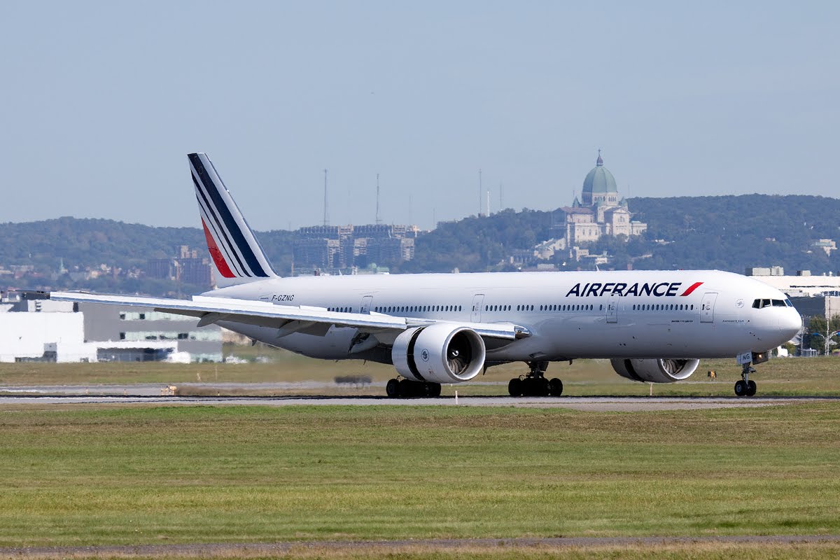 Aeroplanes World: BOEING 777 PASSENGERS AIRCRAFT