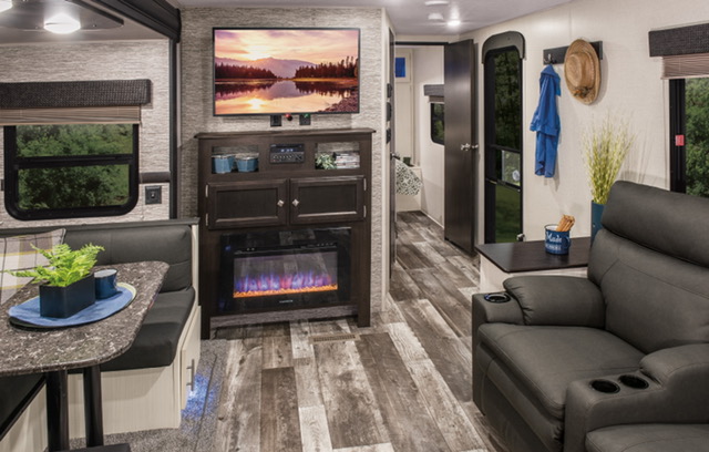 New for '19: Venture RV introduces the Stratus travel trailer ...