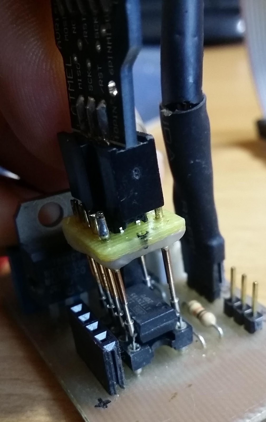 Oz for us: Tool to program an ATtiny85 AVR in situ in a minimalist ...