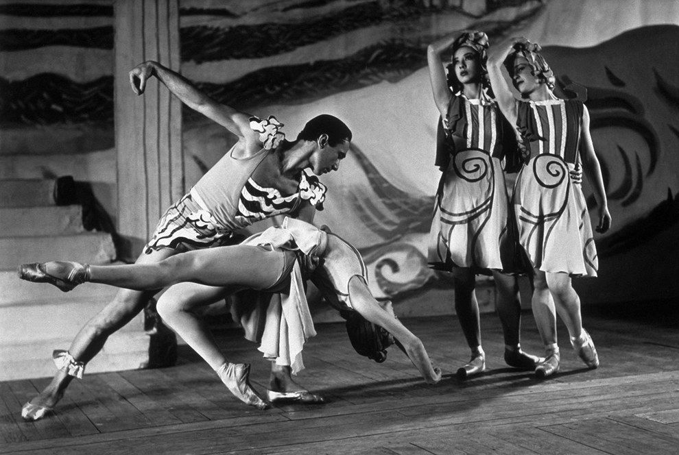 25 Gorgeous Vintage Photographs of Ballet Dancers From Between the ...