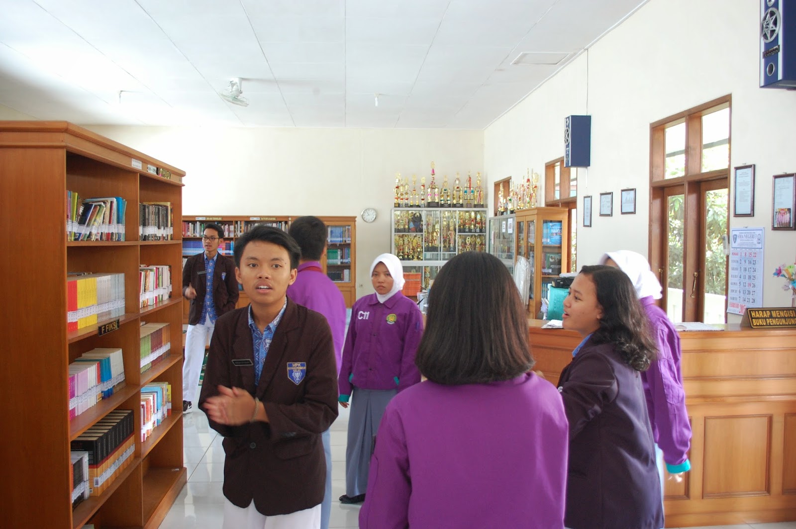 WIKARYA SMA NEGERI 3 SURAKARTA: STUDI BANDING SMA NEGERI 1 CILACAP WIKARYA SMA NEGERI 3 SURAKARTA: STUDI BANDING SMA NEGERI 1 CILACAP