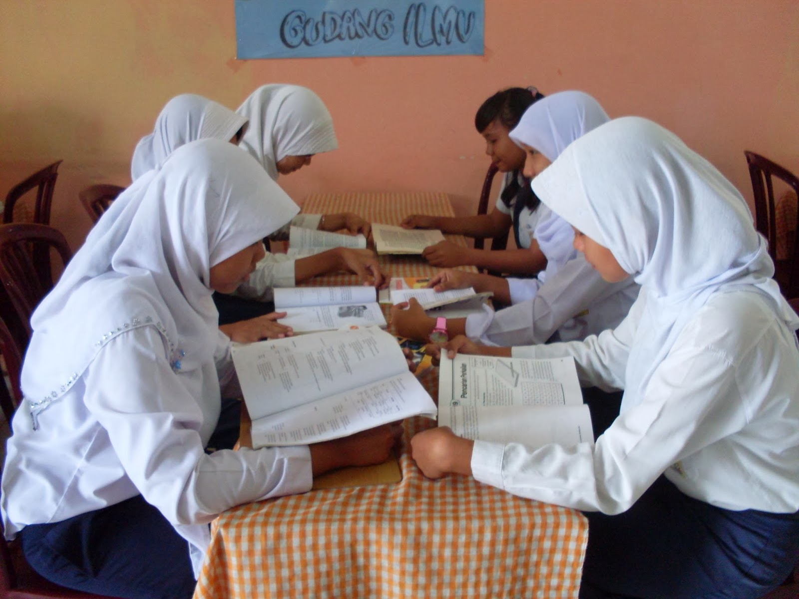 PENDIDIKAN: TUJUAN MEMBACA, FUNGSI, DAN MANFAATNYA PENDIDIKAN: TUJUAN MEMBACA, FUNGSI, DAN MANFAATNYA
