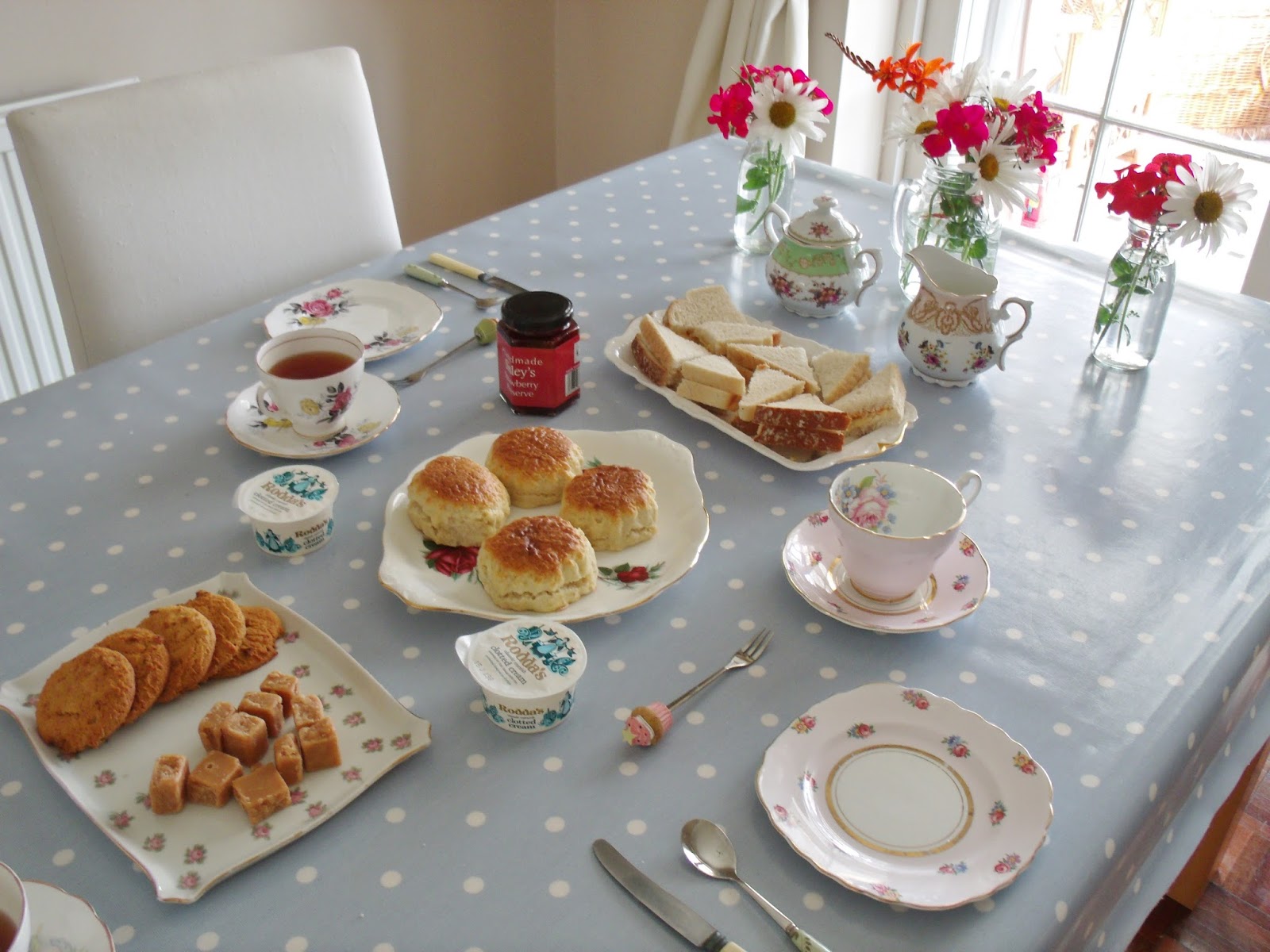 A Traditional Cornish Cream Tea ♥ - Victoria's Vintage Blog