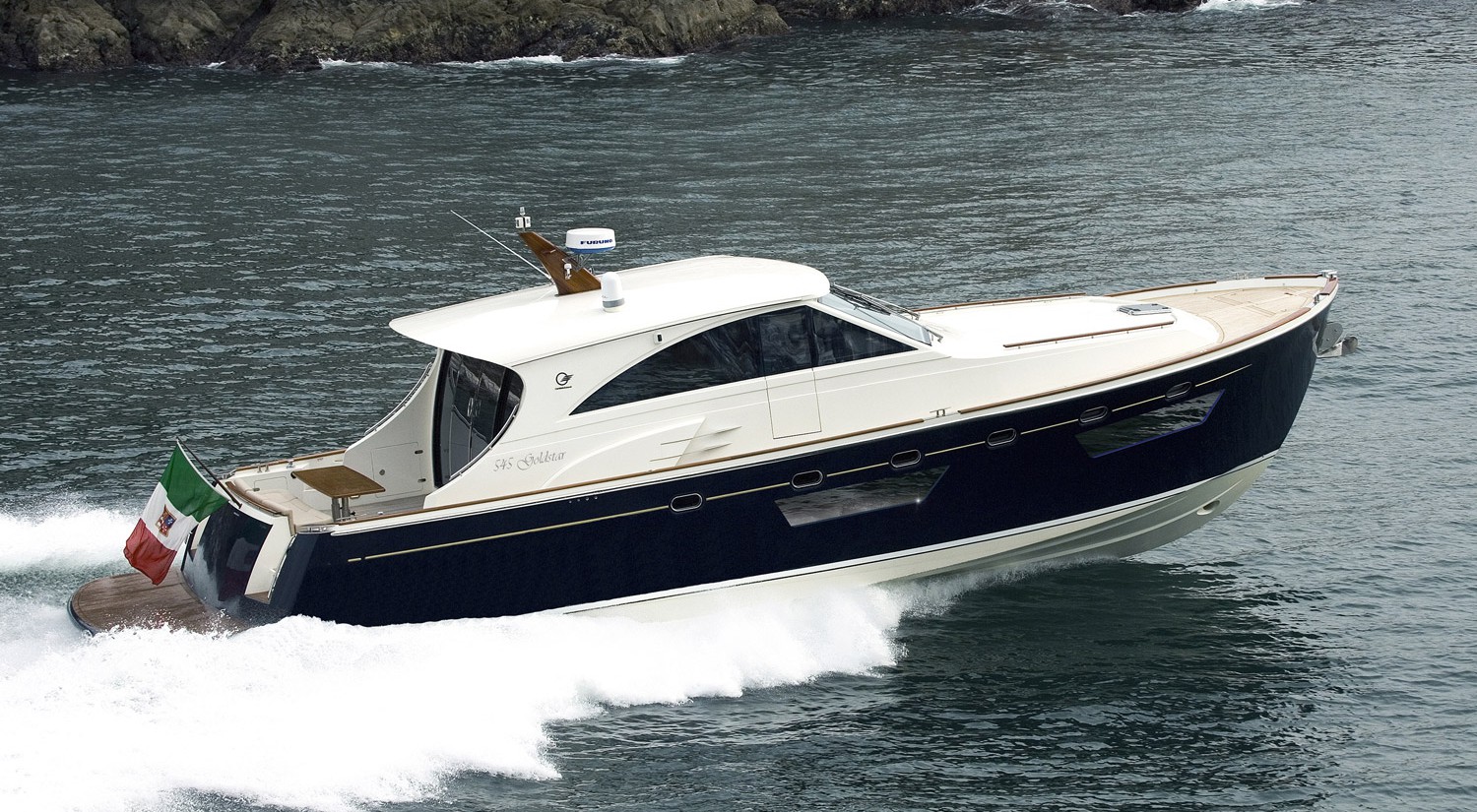 Mare di Barche: Cantieri Estensi presenta il 545 Goldstar