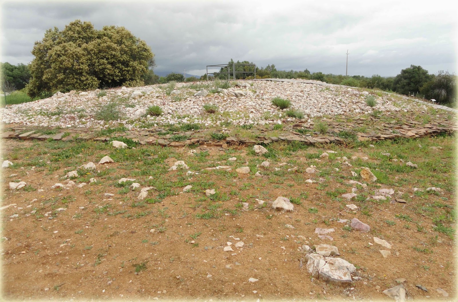 Viajar só?: Nos monumentos megalíticos de Alcalar!