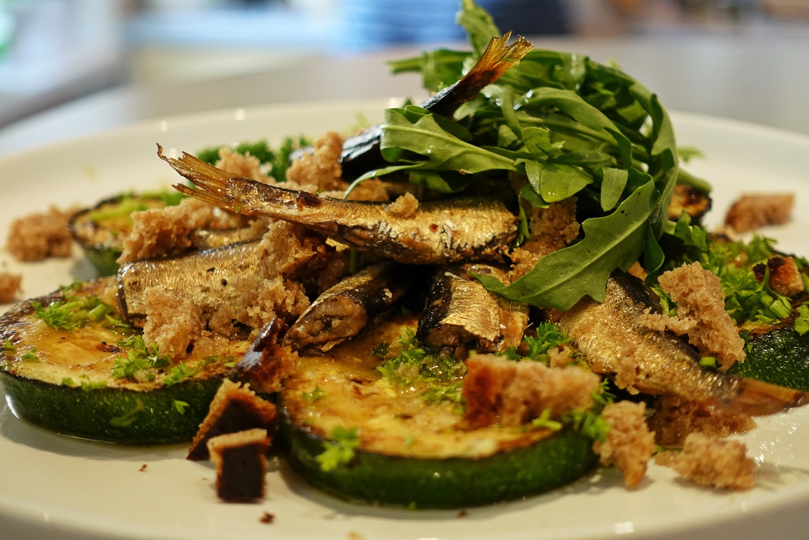 gaminavanagai: cukinijų tema: keptos cukinijos su šprotais ir juodos ...