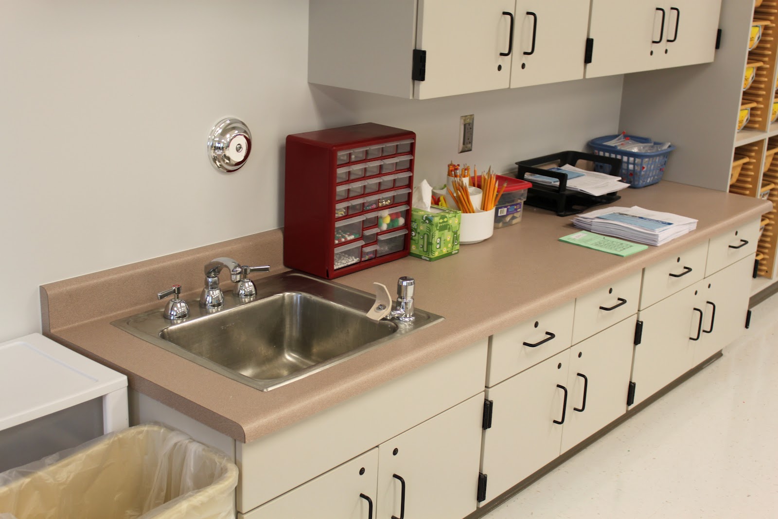 3 Teacher Chicks: Kindergarten Classroom