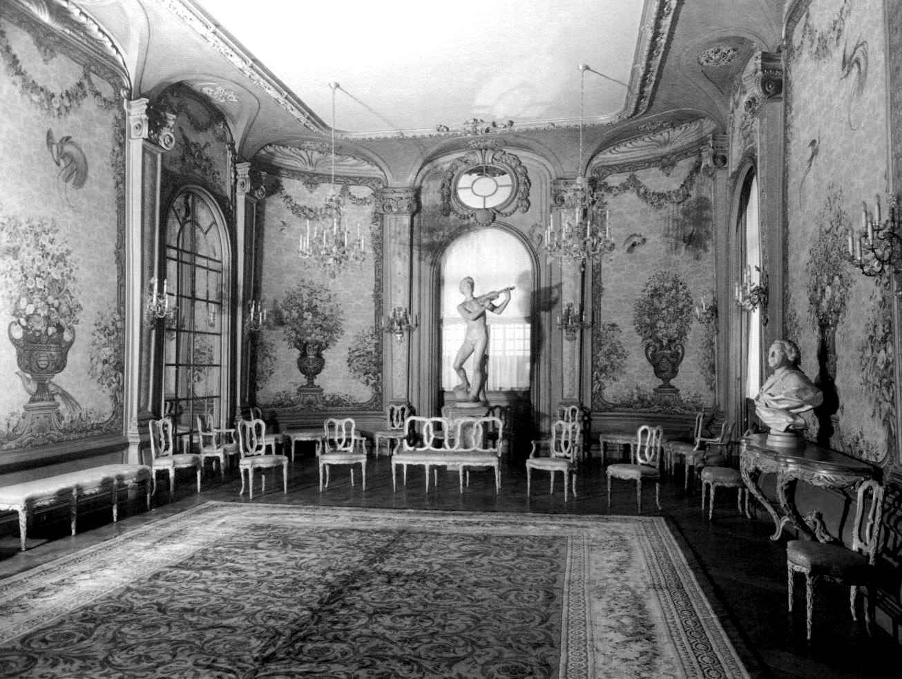 Royalty & Pomp: 03/26/16