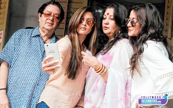 Riya Sen Biography Husband Son Daughter Father Mother Family Photos