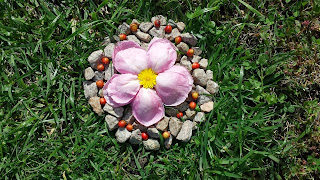 The Art Creature: Earth Works - Eco Friendly Art in the Classroom